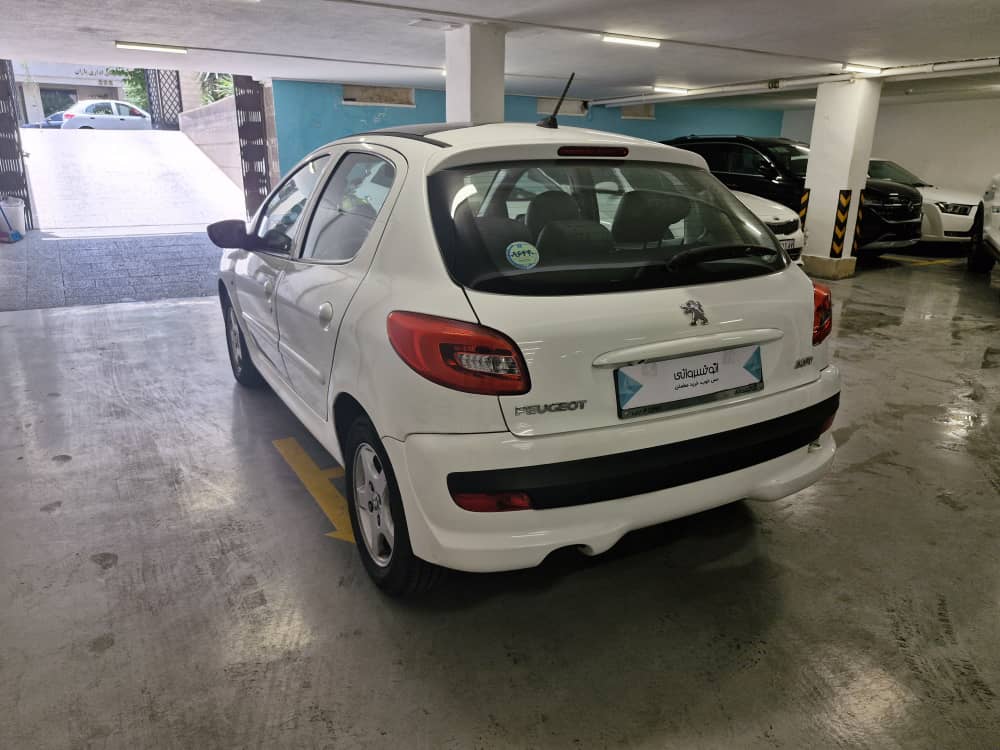 خرید و فروش قسطی خودرو پژو 207 TU5 پانوراما اتوماتیک سفید مدل 1400 کارکرده | اتوخسروانی